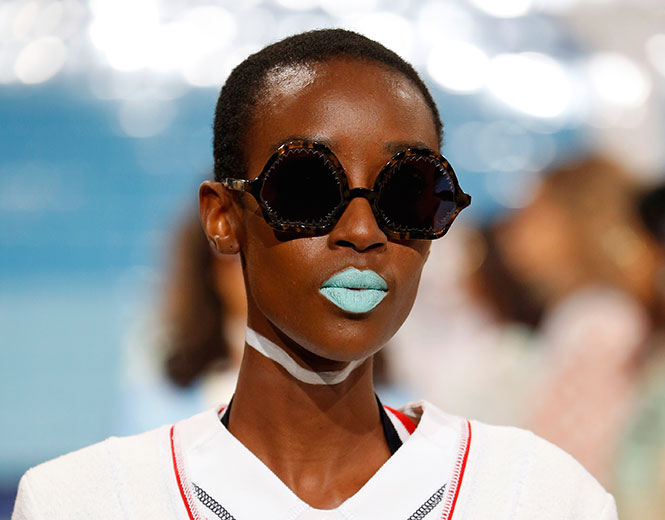 Batom azul nas passarelas internacionais | Lilian Pacce