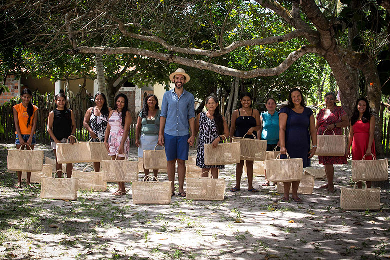 Projeto Akra auxilia na renda de famílias | Lilian Pacce