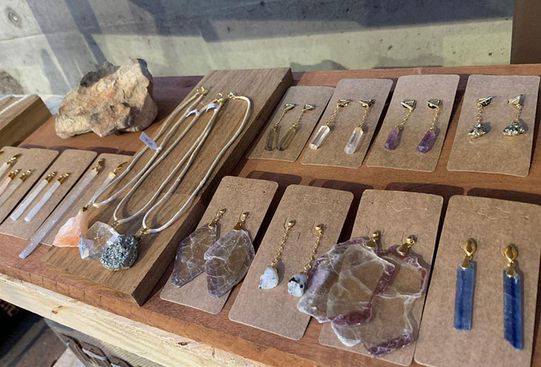 A coleção holística da Manui Brasil – e uma parceria de pedra! | Lilian ...