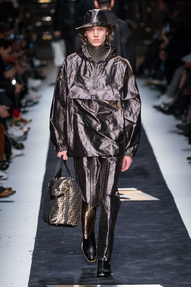 Fendi desfila em Milão em um mood à la Lagerfeld! | Lilian Pacce