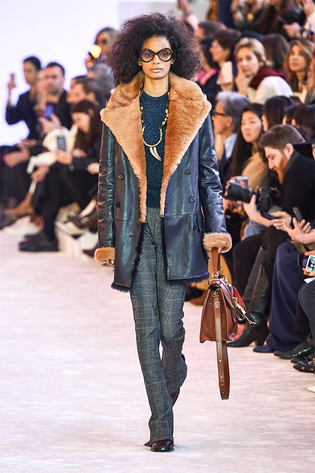 Chloé homenageia Lagerfeld e atualiza os anos 70 | Lilian Pacce