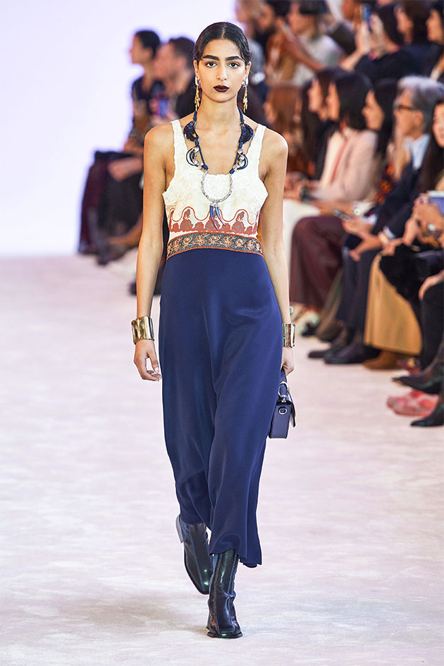 Chloé homenageia Lagerfeld e atualiza os anos 70 | Lilian Pacce