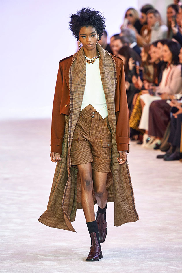 Chloé homenageia Lagerfeld e atualiza os anos 70 | Lilian Pacce