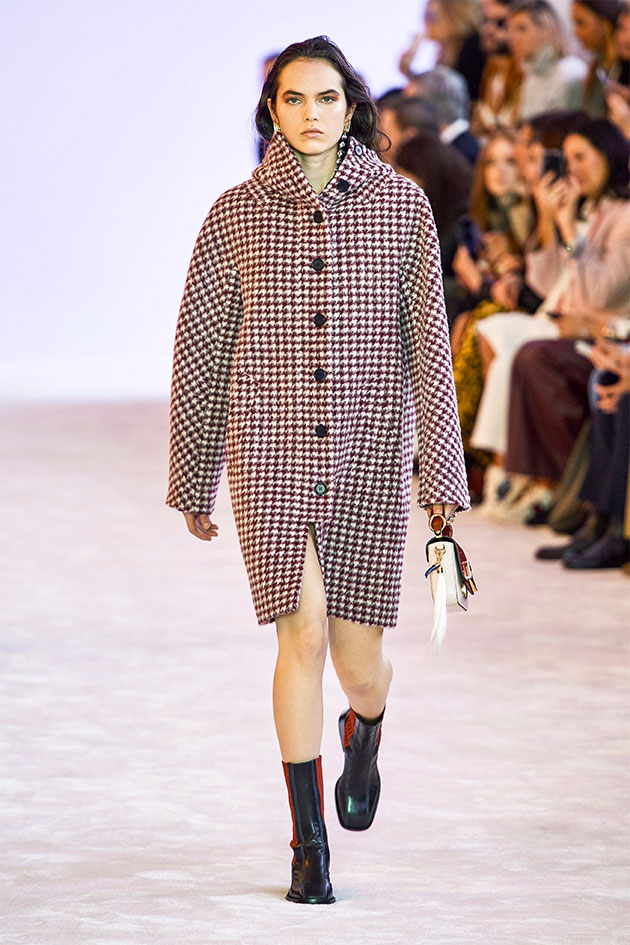 Chloé homenageia Lagerfeld e atualiza os anos 70 | Lilian Pacce