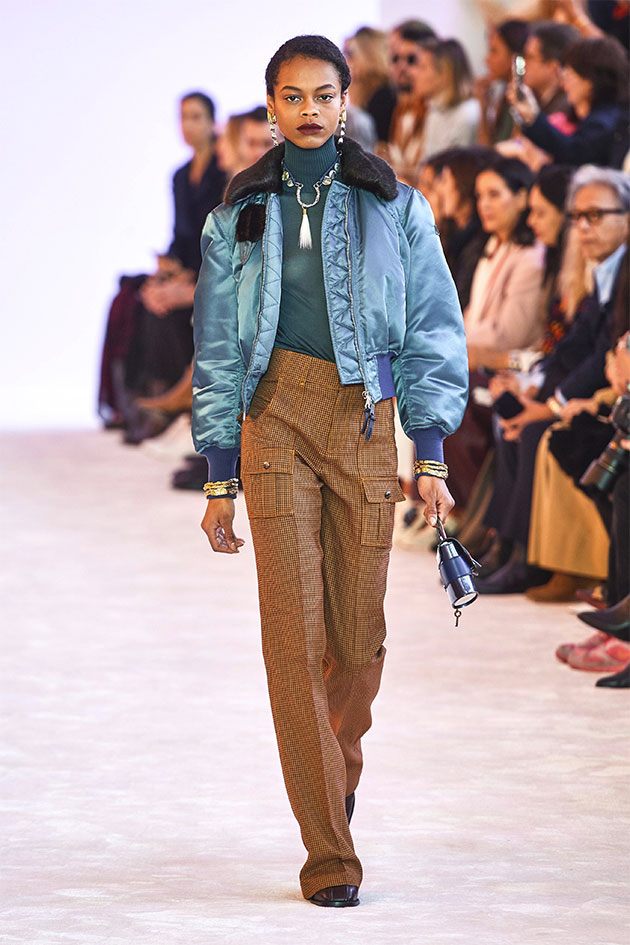 Chloé homenageia Lagerfeld e atualiza os anos 70 | Lilian Pacce