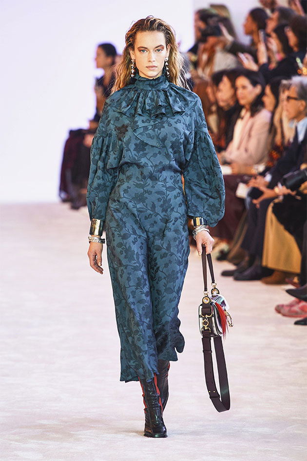 Chloé homenageia Lagerfeld e atualiza os anos 70 | Lilian Pacce