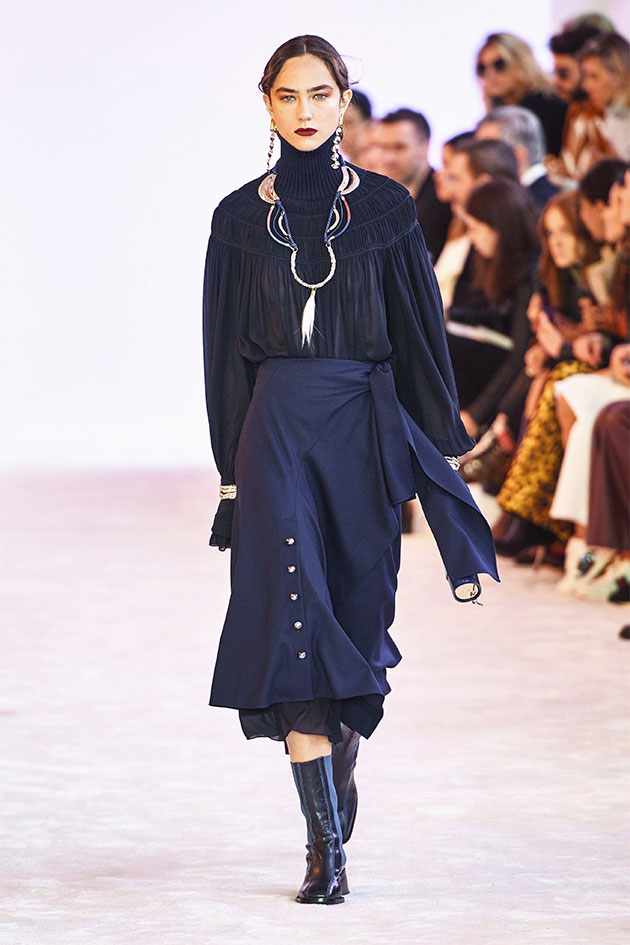 Chloé homenageia Lagerfeld e atualiza os anos 70 | Lilian Pacce