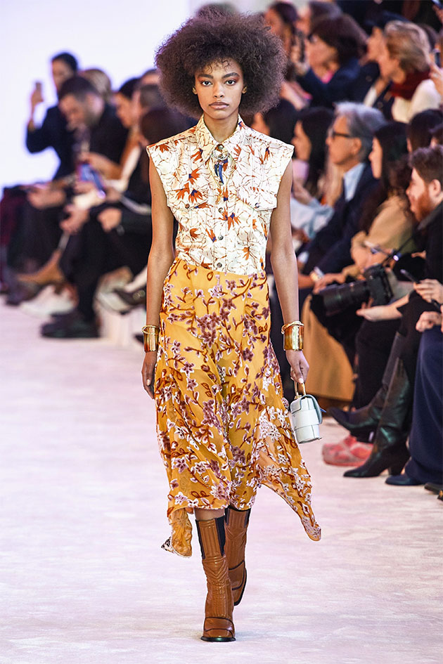 Chloé homenageia Lagerfeld e atualiza os anos 70 | Lilian Pacce