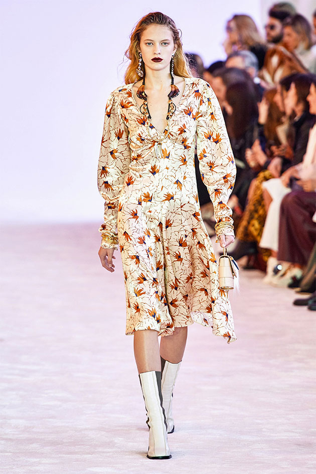 Chloé homenageia Lagerfeld e atualiza os anos 70 | Lilian Pacce