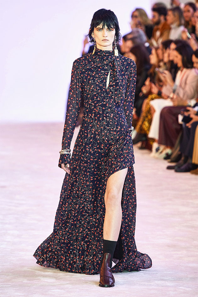 Chloé homenageia Lagerfeld e atualiza os anos 70 | Lilian Pacce