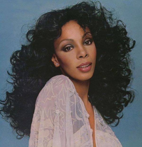Musical sobre Donna Summer, a diva da dance music, e os figurinos bem ...